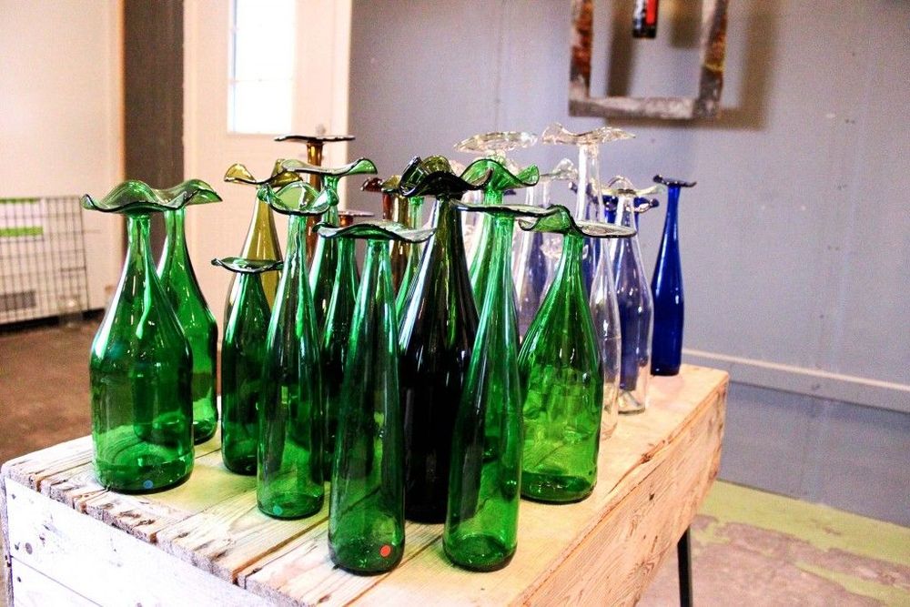 Gammalt glas får nytt liv i Återbrukshyttan | Land